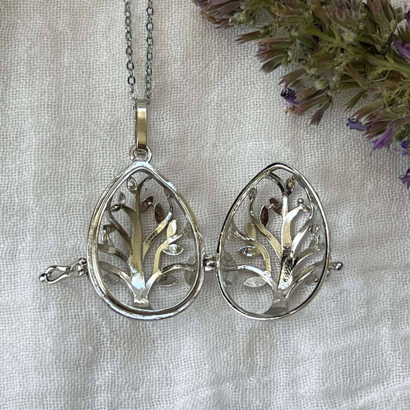 Tree gem cage - The Hidden Gem